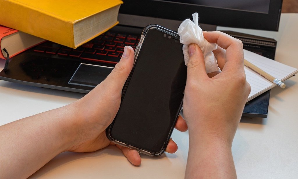 How to keep your phone clean during the coronavirus epidemic | ICT ...